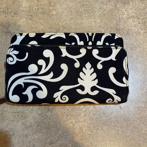 thirty-one | Bags | Womens Thirtyone Wristlet But Missing The Handle So ...